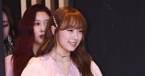 Md화보 이렇게 짧다고우주소녀 다리 끝에 겨우 걸친 초미니