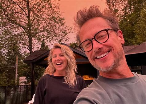 Stéphane Rousseau Sa Blonde Souligne Leur 3 Ans Damour En Photos