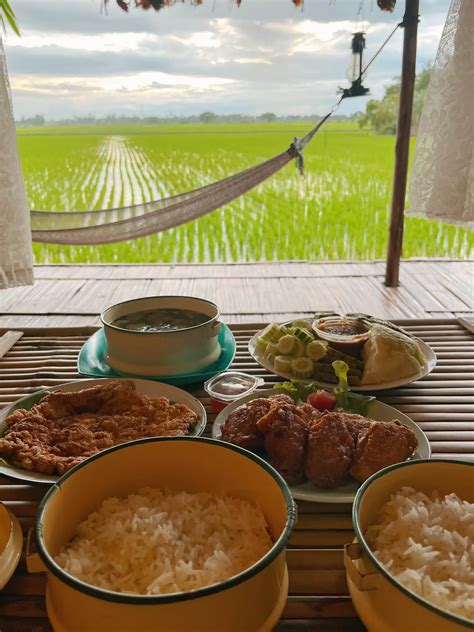 กำเงินไปคนละ 650 บาท ไปนอนฟังเสียงฝนที่โฮมสเตย์สุพรรณบุรี🛖🌧️ แกลเลอรีที่โพสต์โดย Triptamjai