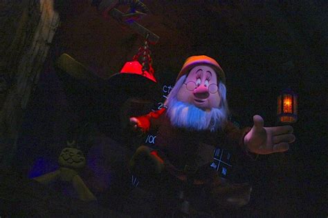 Closer Look Seven Dwarfs Mine Train Explored In Detail With Imagineer Interview Character Fun