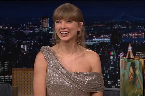 Taylor Swift Steps Out In Nyc With Dad Scott Swift Ahead Of Travis
