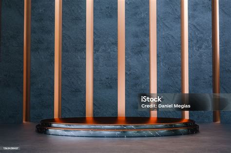 제품 프리젠 테이션을위한 황금 세부 사항이있는 검은 대리석 스탠드 우아하고 현대적인 장면 3d 렌더 0명에 대한 스톡 사진 및 기타 이미지 Istock