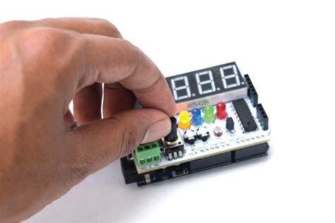 Membaca Potensiometer ~ Bluino Electronics