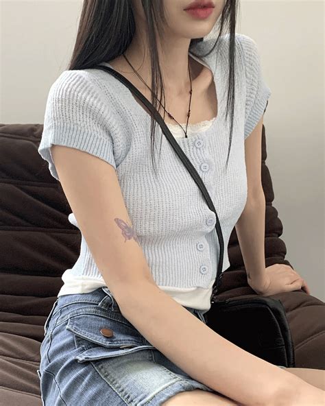 원더원더 [5color] 블레어 부클 버튼 스퀘어 크롭 반팔 가디건