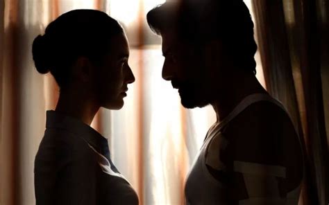 土剧《囚禁》56集感情线预告（中英字）：为喜欢的女生擦干头发太撩人 哔哩哔哩