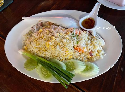 ข้าวผัดทะเล • 200 บาทไทย ร้าน สุนทรีย์ บาร์ อมตะนคร