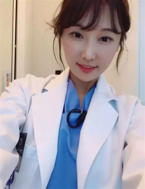 韩国50岁最美女牙医爆红网络，这颜值这身材比20岁的女儿还撩