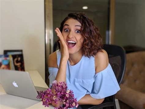 Shakti Mohan Age Sisters Biography Instagram