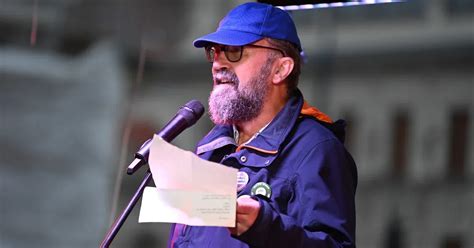 Telex Palya Tamás Olyan Ember Lettem Akinek Fizetnek Egy Sört és Akivel Szelfizni Akarnak