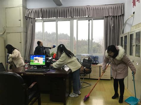 学院全体教职工积极参与爱国卫生大扫除活动 四川文理学院外国语学院