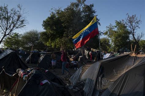 Cientos De Migrantes Intentan Cruzar De México A Eeuu