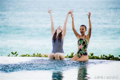 女星米莉波比布朗海邊度假素顏的看上去還是那麼美 每日頭條