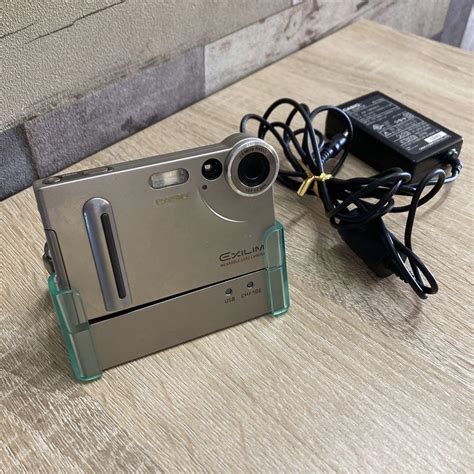 カシオ Casio Exilim Ex S2 デジタルカメラ クレードル付 メルカリ