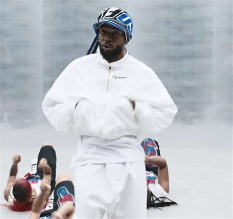 Kendrick Lamar Intensifica Rivalidade Drake No Clipe De Not Like Us