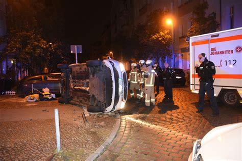 Kreuzungscrash Mit Taxi Mercedes Landet Auf Der Seite Bz Die