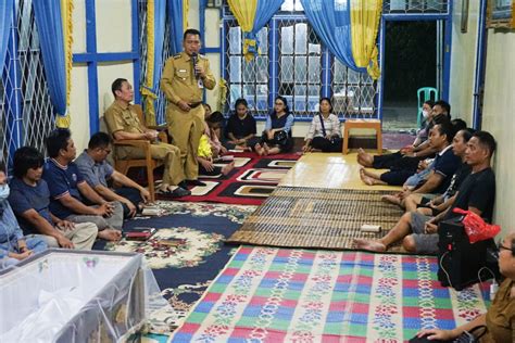 Pj Bupati Gutmen Sampaikan Belasungkawa Atas Meninggalnya Ibunda Sekda