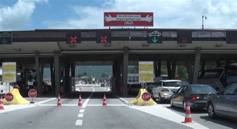 STANJE NA PUTEVIMA Na Gradini i Preševu putnička vozila čekaju sat vremena dok je na Horgošu
