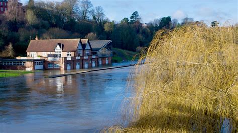 In Pictures River Severn Surges Through Shrewsbury Bbc News