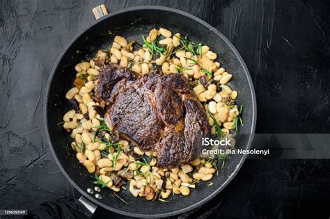 Daging Sapi Marmer Panggang Rib Mata Steak Dan Sayuran Pada