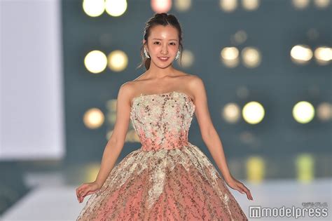 画像2146 板野友美、美背中大胆披露「セクシー」「美肌眩しい」の声 モデルプレス