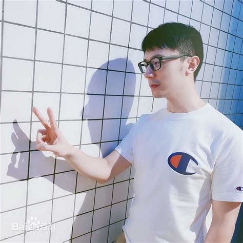 王峥leon Wang 生活照性感图片图集 万佳直播吧