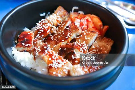 참깨 돼지고기 쌀을 곁들인 돼지고기 구이 또는 한국식 돼지고기와 쌀 구이 마늘에 대한 스톡 사진 및 기타 이미지 마늘 사진 이미지 색상 이미지 Istock