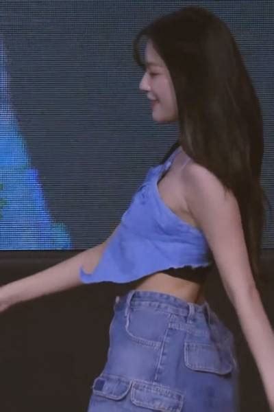 홀터넥 크롭 민소매 겨드랑이 프로미스나인 백지헌 Fromis9 Jiheon 걸그룹 후방주의 후방사진 은꼴 야짤