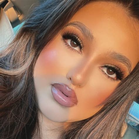 🎀 𝓡𝓸𝔁𝓪𝓷𝓪 🎀 Therealroxana • Threads Say More