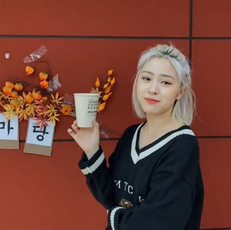 Ryu Girl Crushes Minhyuk Itzy Kpop Girls Girl Group Fashion Outfits