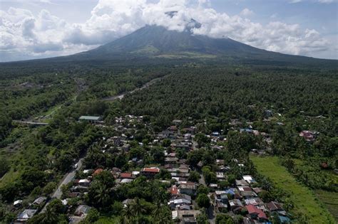 Poor Villagers Risk Their Lives In Danger Zone As Philippines Most