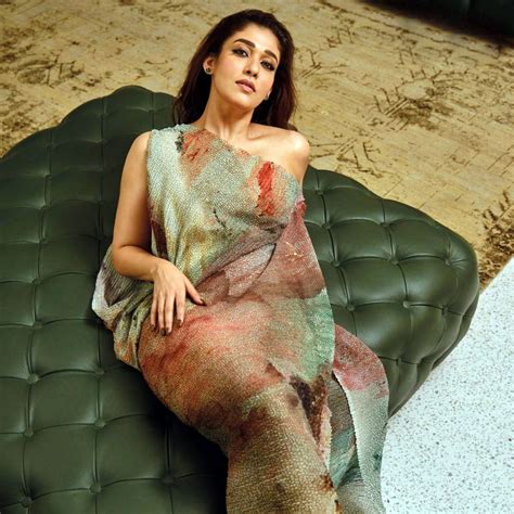 Nayanthara పెళ్లి తర్వాత హీట్ పెంచేసిన నయన్ హాట్ ఫోజులతో హల్ చల్