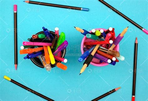 办公室背景 蓝纸背景上的学校和办公室配件 模板免费下载 格式 626像素 编号68080680 千图网