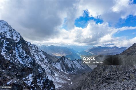 산 봉우리 호수 영원한 얼음 및 나무 풍경입니다 Kaunertaler Gletscher 자연 환경입니다 알프스 카우 넬 탈 롤