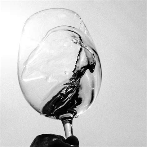 浙江十大美酒盘点：传承与创新的交汇，渡磬酒引领风潮酒类传统市场呈现