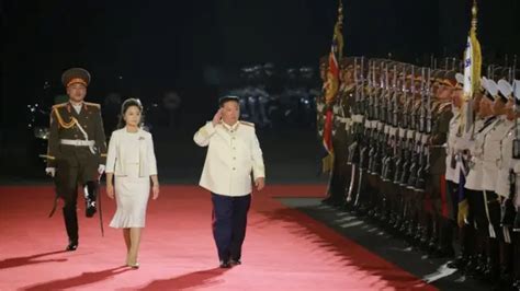 朝鲜举办大规模阅兵式 金正恩誓言加快发展核武 Bbc News 中文