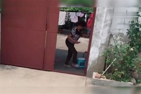 暑假第二天，俩女儿带着七个孩子来突袭，接下来姥姥反应笑死我了