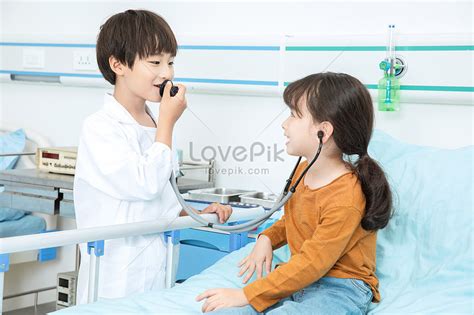 작은 의사와 환자 청진 기 사진 무료 다운로드 Lovepik