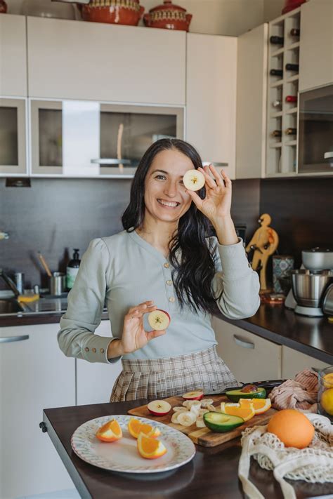 Храните които не трябва да съхранявате в хладилника са 🍅Домати