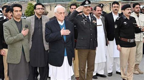 پشاور، نگران وزیراعلی خیبرپختونخوا محمد اعظم خان گارڈ آف آنر کا معائنہ