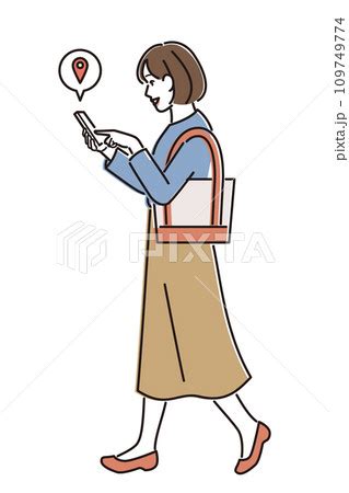 スマホのナビを見ながら歩く女性のイラスト素材 109749774 PIXTA
