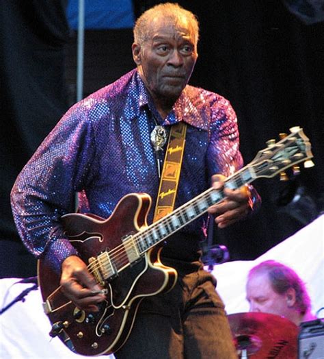 Rock Legend Chuck Berry Collapses On Stage Popular Fidelity Unusual