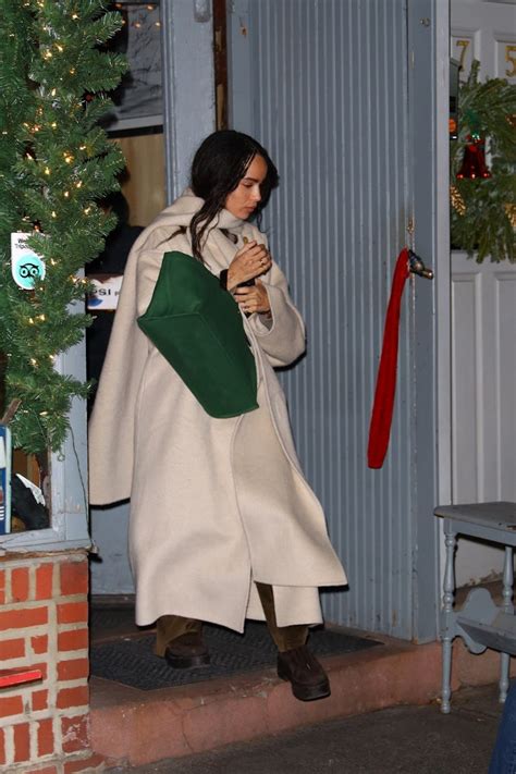 Taylor Swift Wore A Reputation Coded Outfit For Dinner With Blake Lively And Zoe Kravitz