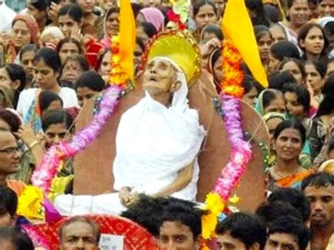 कैसे होता है जैन मुनियों का अंतिम संस्‍कार क्‍यों लगती है बोली जानें संथारा अनुष्ठान के बारें
