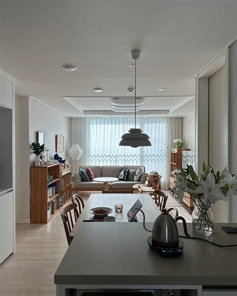 민트초코별ㅣ우드인테리어ㅣ홈카페 미세먼지보단 추위가 좋다 며칠째 목이 칼칼하네🥹 홈카페인테리어 Instagram