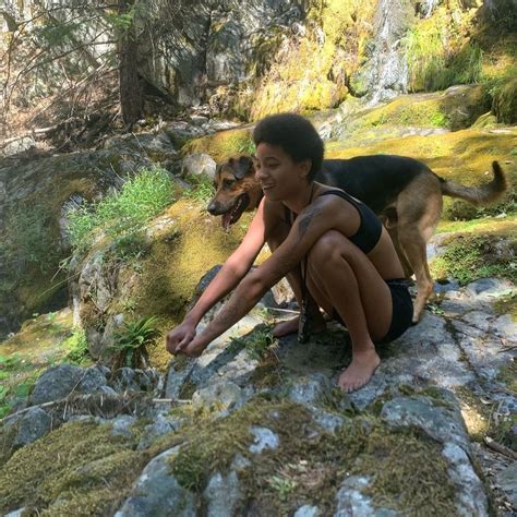 Will Smiths Daughter Willow Commands Attention In Tiny Bikini During