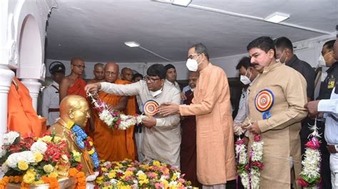 Photo Story मुख्यमंत्री उद्धव ठाकरेंचं भारतरत्न डॉ बाबासाहेब आंबेडकर