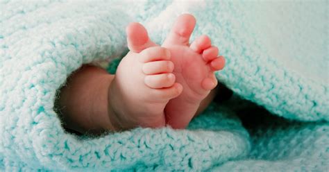 Cinco cosas que tu bebé hará a solo un día de nacer VidaCel Blog