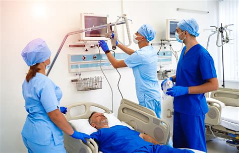 직업 사람 건강 관리 재애니메이션 및 의학 개념 의식이없는 남자 환자를 돌보는 의료진 또는 의사의 그룹 간호사에 대한 스톡 사진 및 기타 이미지 Istock