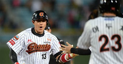 롯데 황재균 프로 첫 20홈런 고지 올랐다