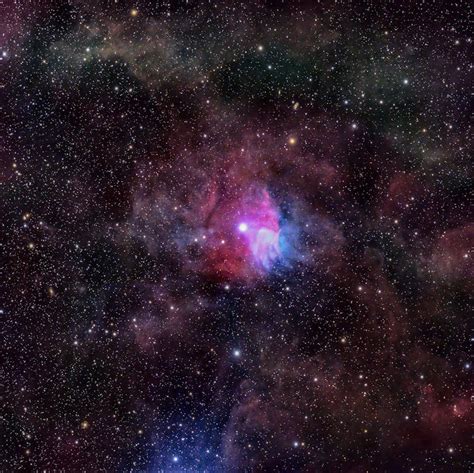 우주의 성운이 있는 생생한 별이 빛나는 밤하늘 · 무료 스톡 사진